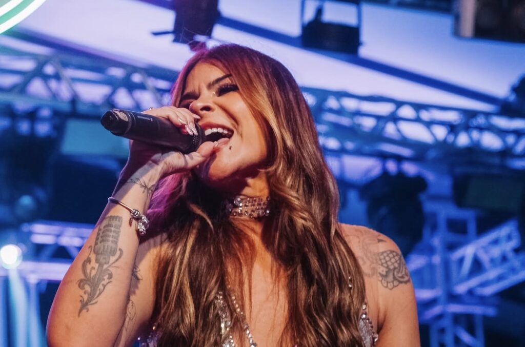 Myra Maya canta no Sambay e entrega representatividade, talento e muito ...